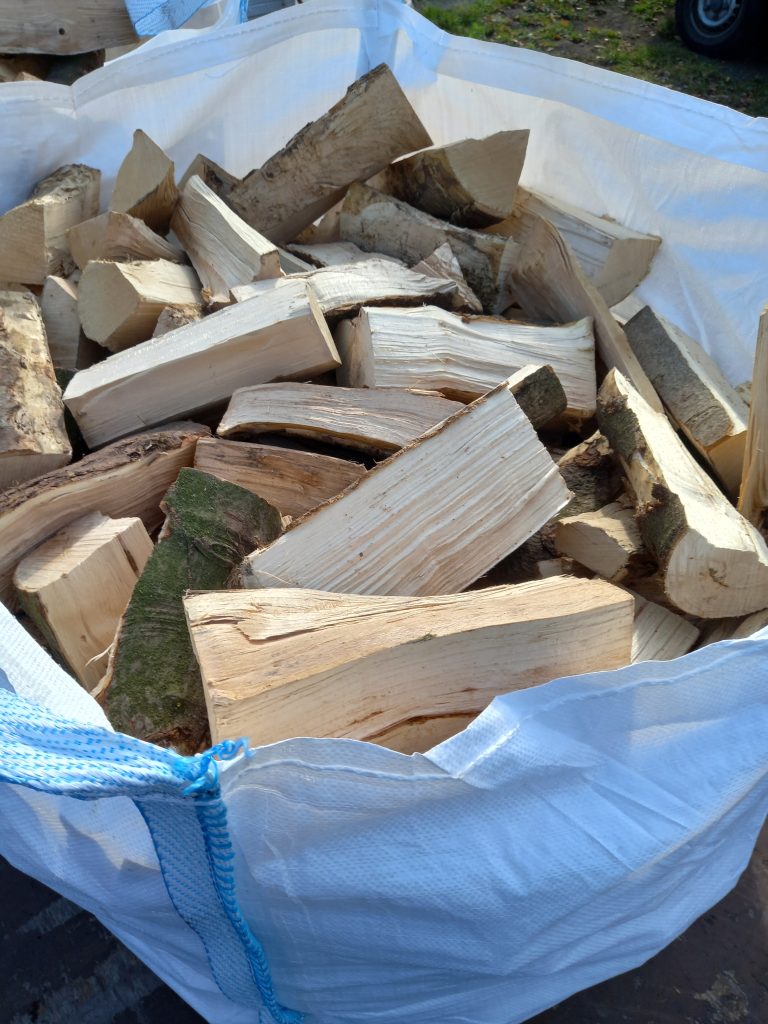 BULK BAGS OF KILN-DRIED MIXED HARDWOOD LOGS – Fir Tree Farm Timber